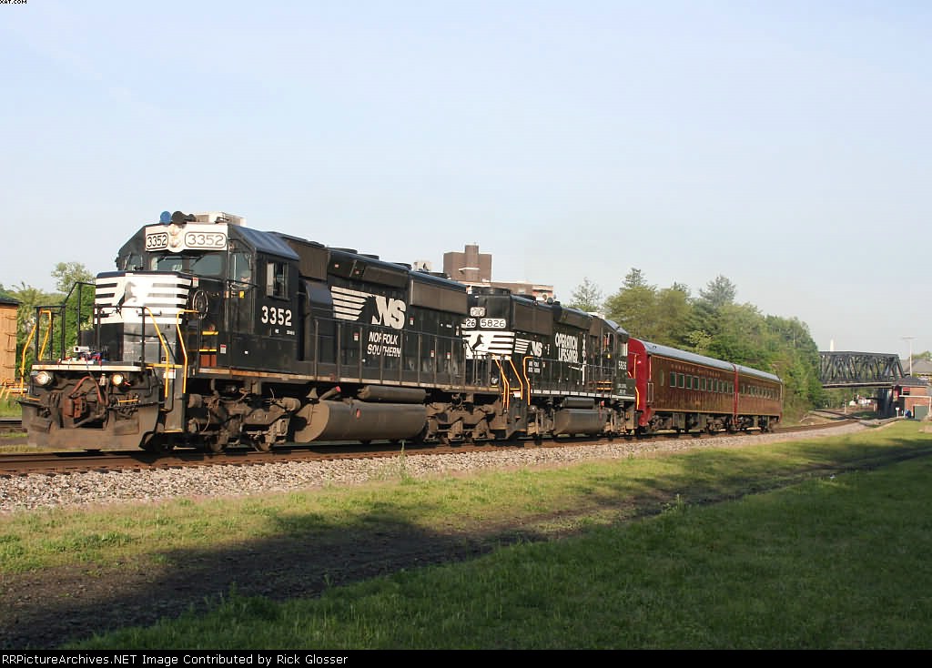 NS 955 OLS Bound for Manville, NJ @ 0717h.